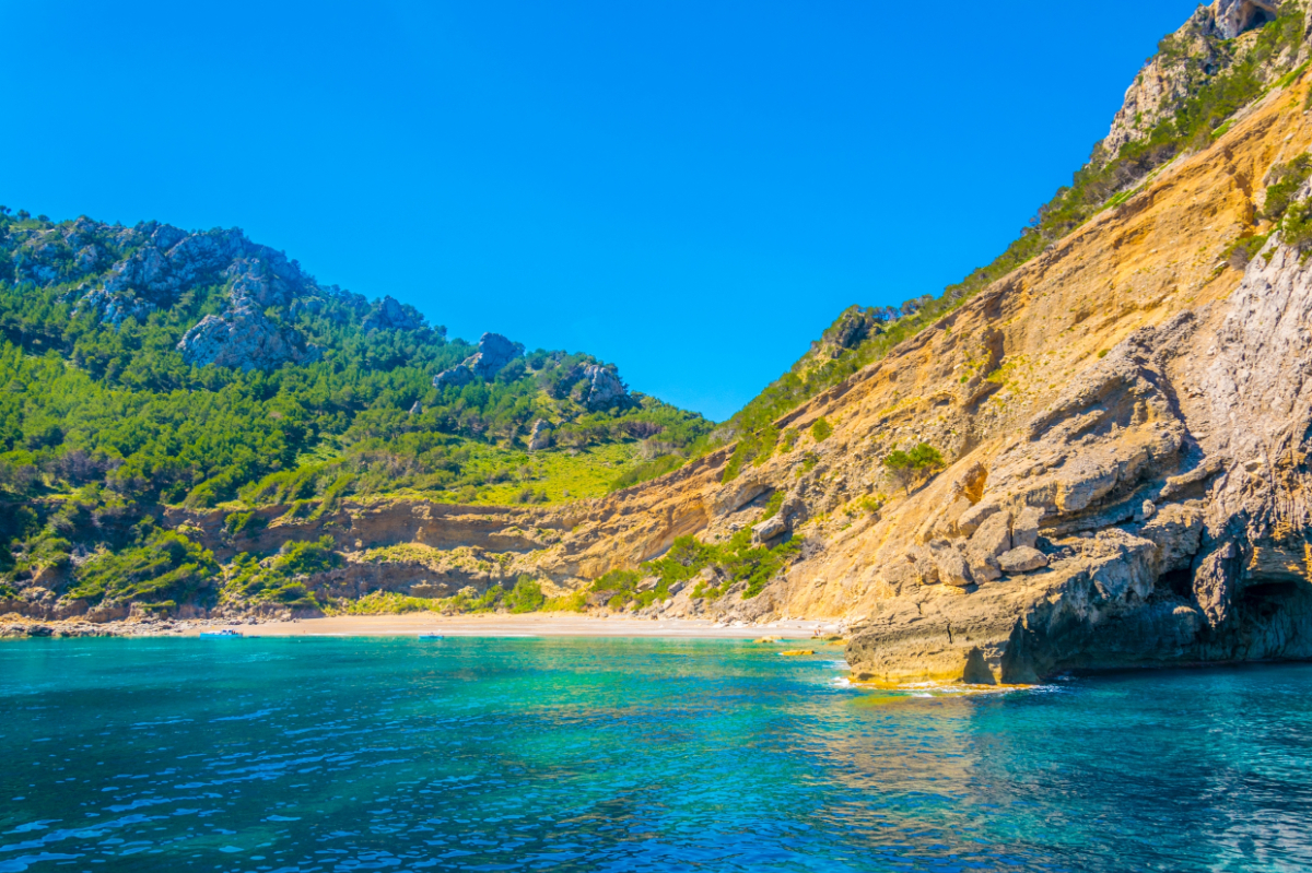 5 plaje ascunse din Spania, unde te poți bucura de vacanță fără ...