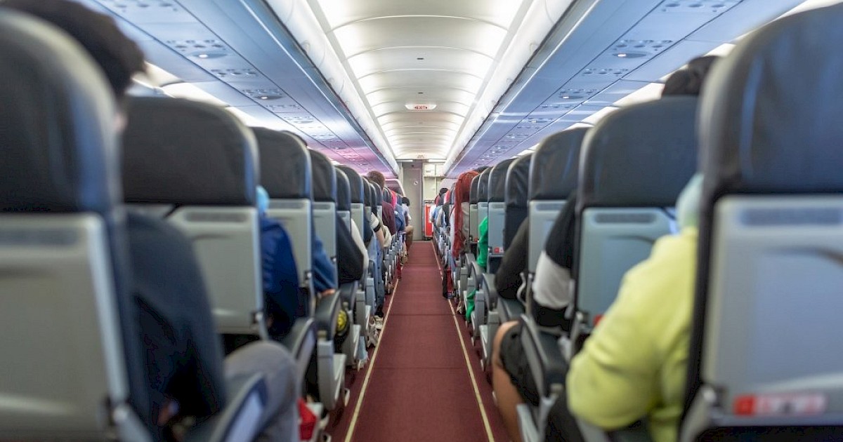 Îți este frig în avion? Iată de ce temperatura la bord este atât de ...