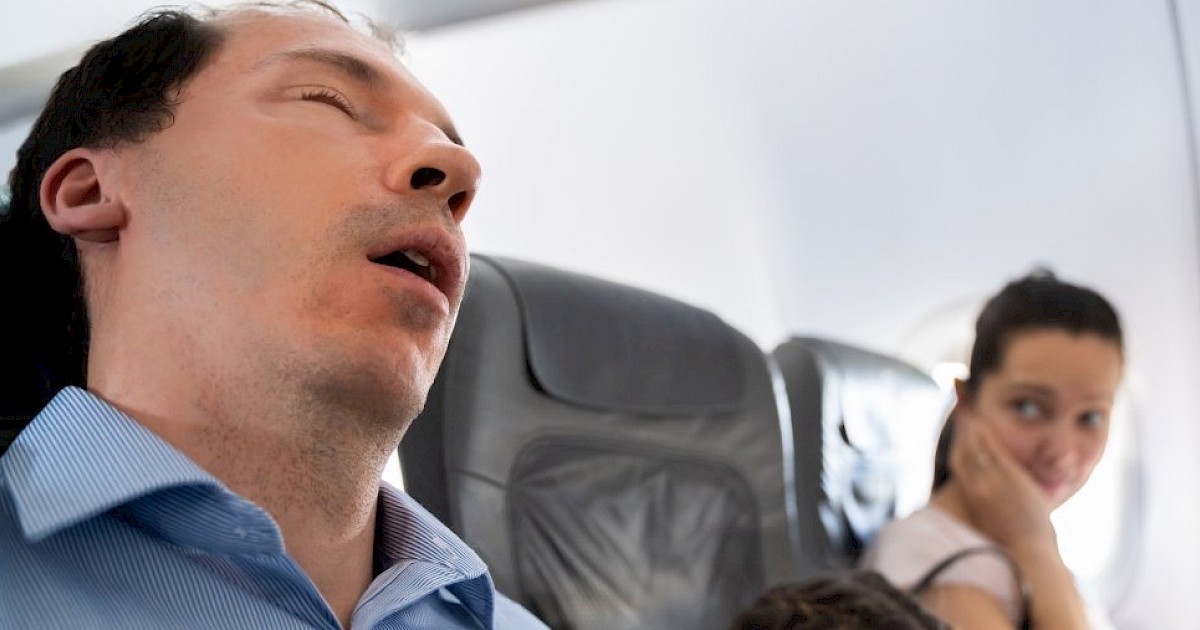 Lucrurile cele mai enervante pe care le fac vecinii de scaun din avion ...