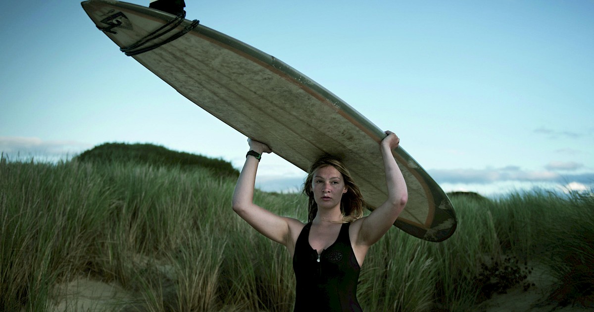 Viața hipioților-surferi documentată prin imagini spectaculoase - Drive ...